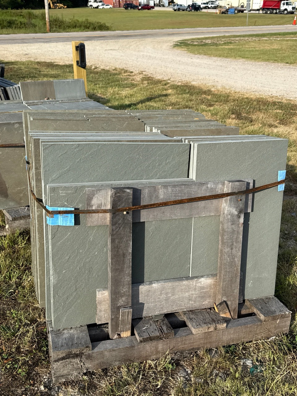 Bluestone - Natural Cleft [PALLET Price, per sq.ft.] – BOSS